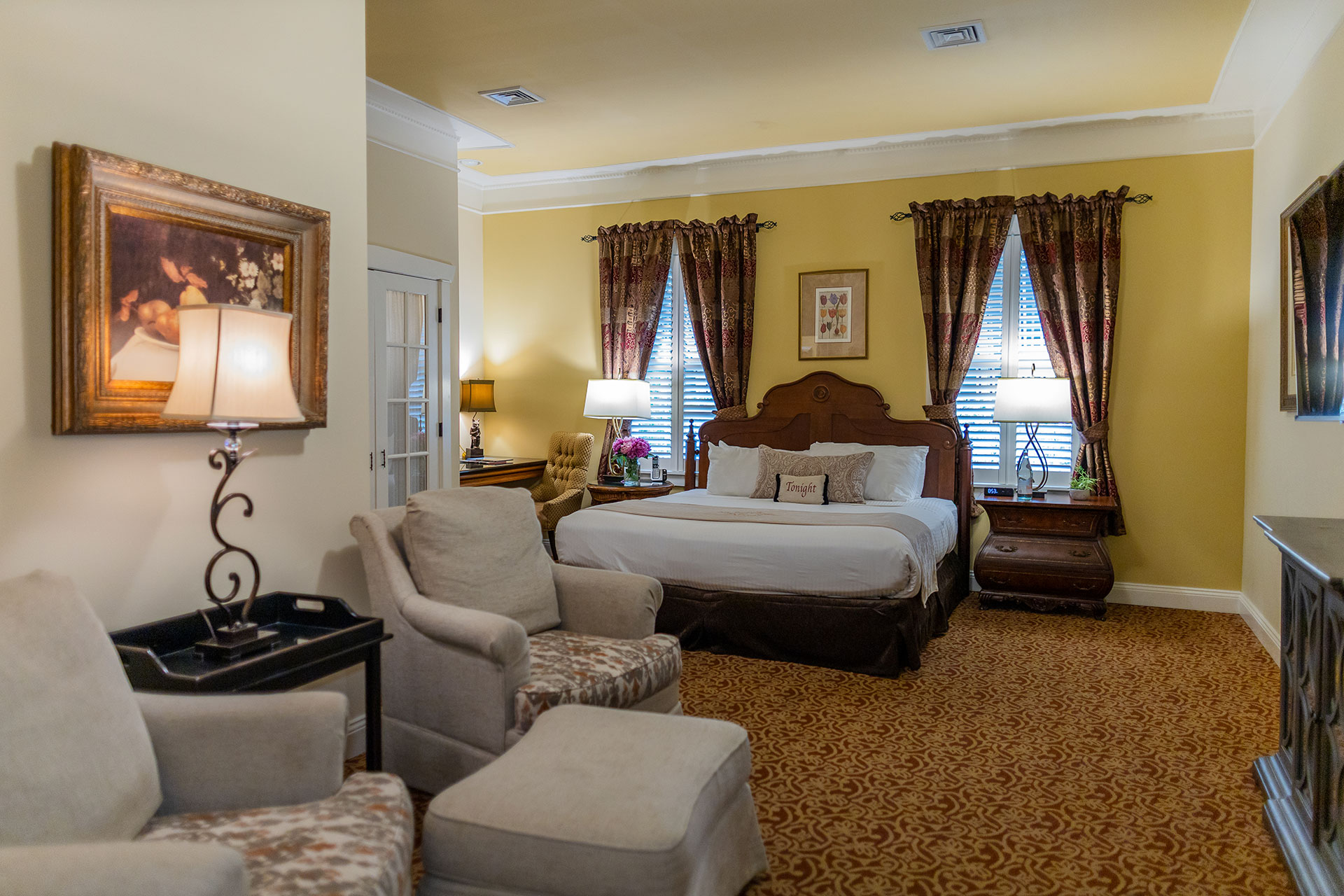 Coach and Club Rooms | The Inn at Leola Village